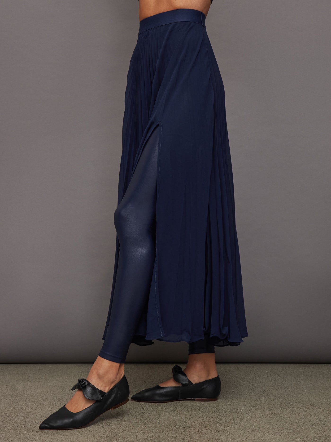 Mesh Pleated Skirt - Navy – Carbon38